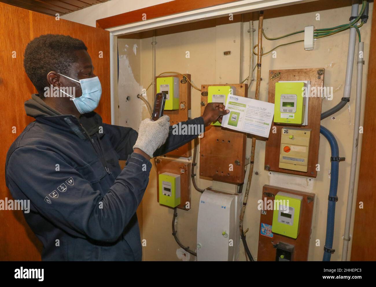 Smart meter installation hi-res stock photography and images - Alamy