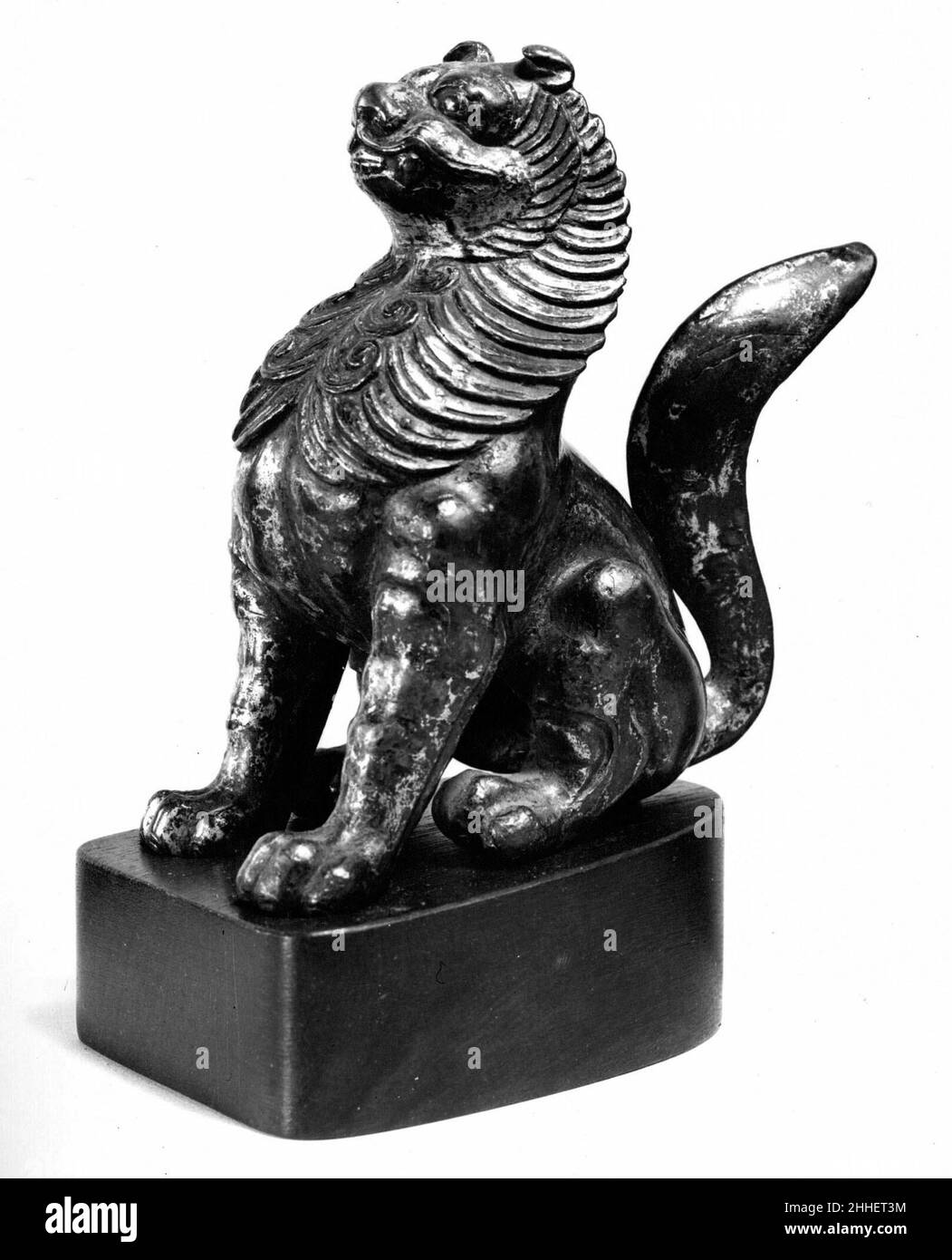 Lion seated Black and White Stock Photos & Images - Alamy