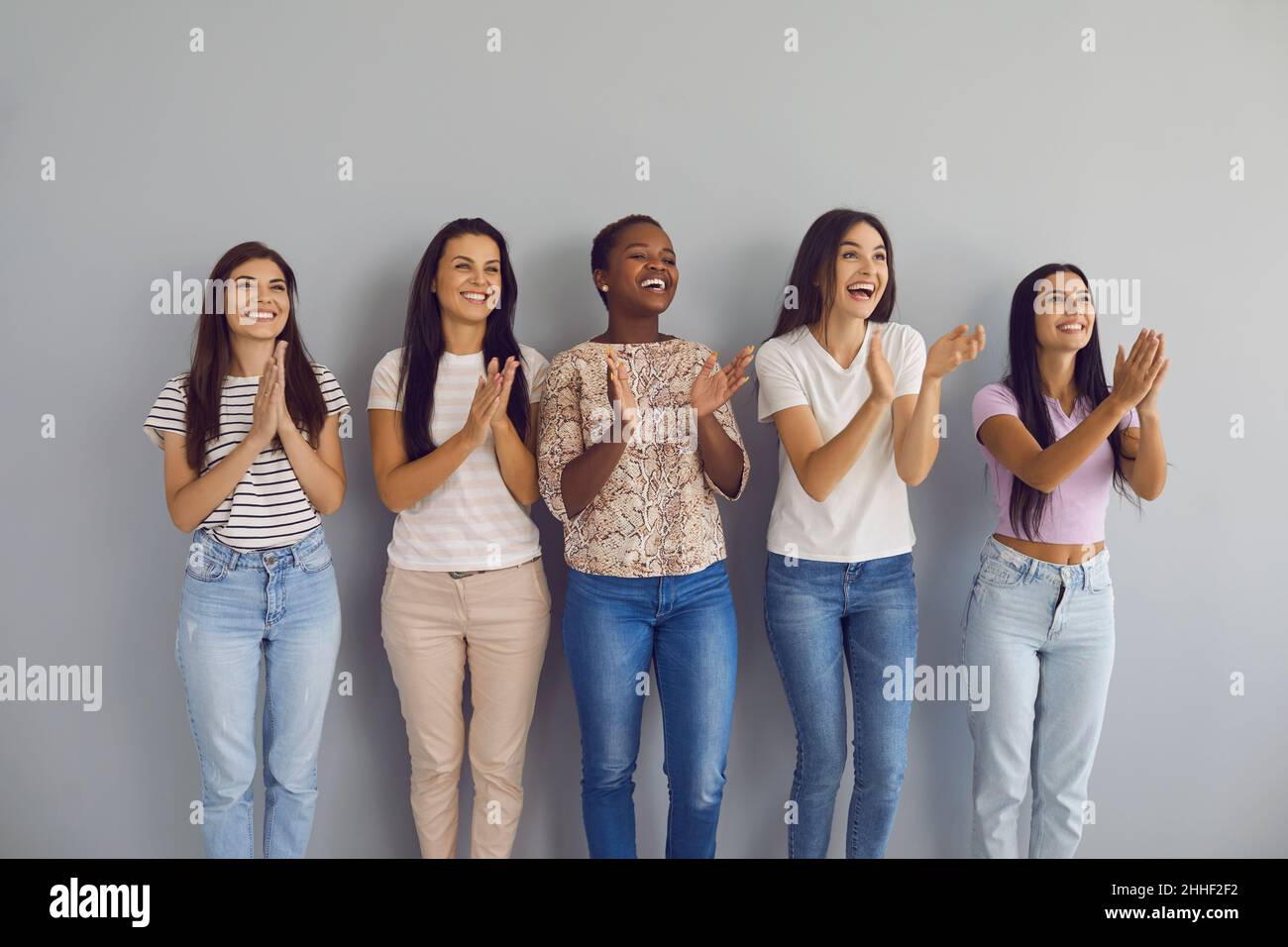 Black female clapping hands hi-res stock photography and images - Alamy