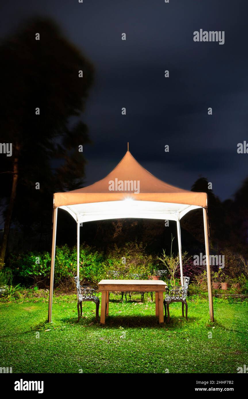 Garden gazebo at night hi-res stock photography and images - Alamy