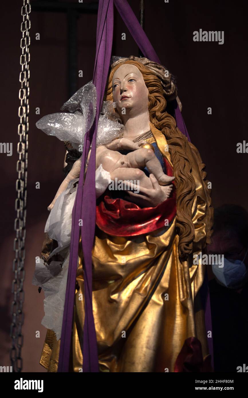 Mainz, Germany. 24th Jan, 2022. The Kiedrich Double Madonna is drained ...