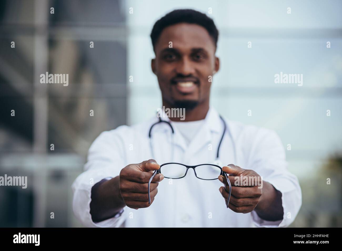 Eye test african hi-res stock photography and images - Alamy