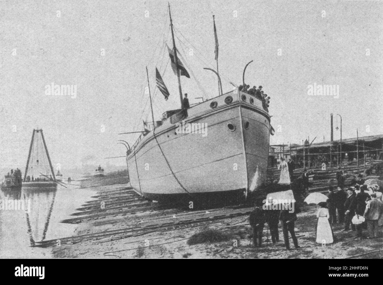 Stapellauf Seeschiff in Mainz-Kastel Stock Photo - Alamy