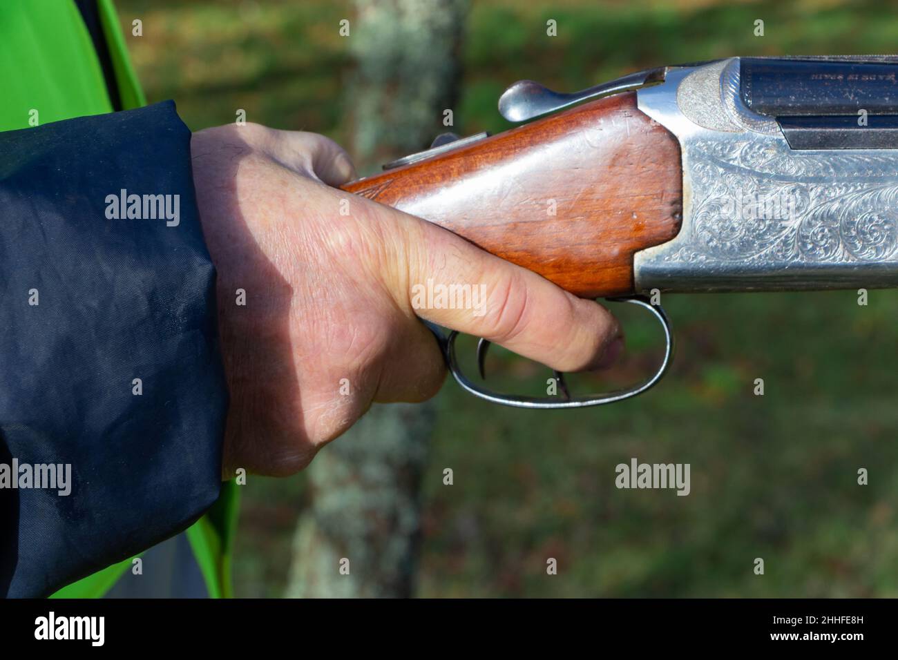 Hand of a hunter on its rifle Stock Photo - Alamy