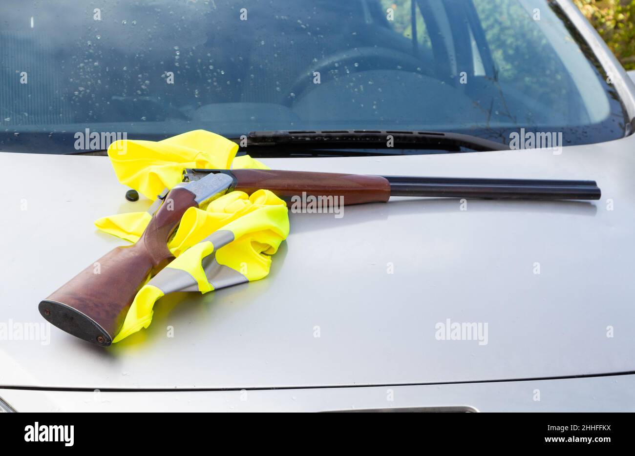 Yellow rifle hi-res stock photography and images - Alamy