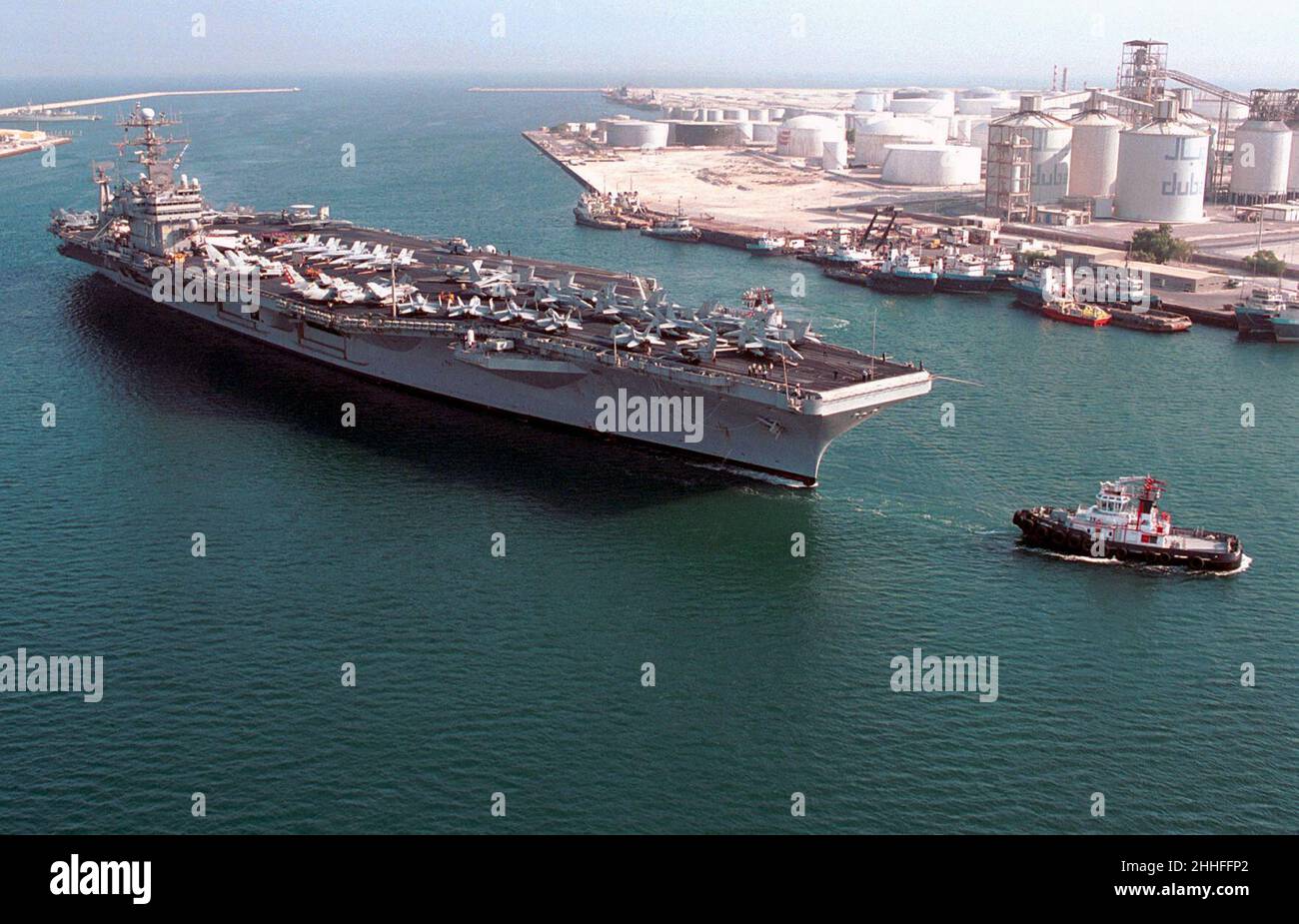 Starboard bow view of USS George Washington (CVN-73) being assisted by ...