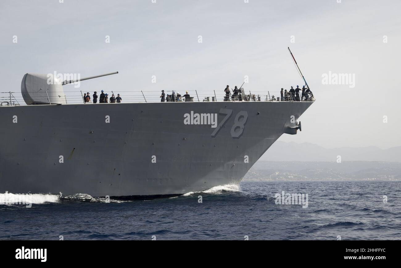 Starboard side view of the bow section of USS Porter (DDG-78) in the ...