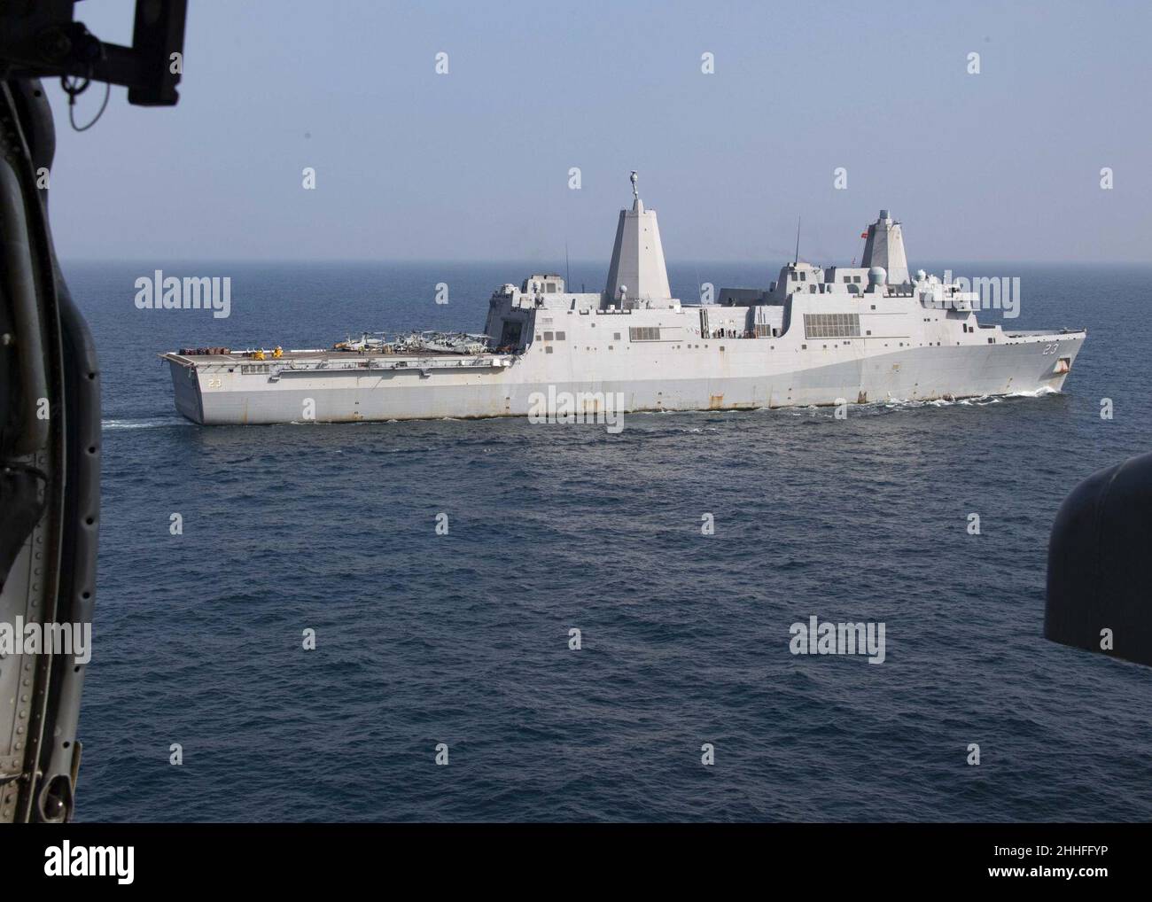 Starboard view of USS Anchorage (LPD-23) underway in the Arabian Sea ...