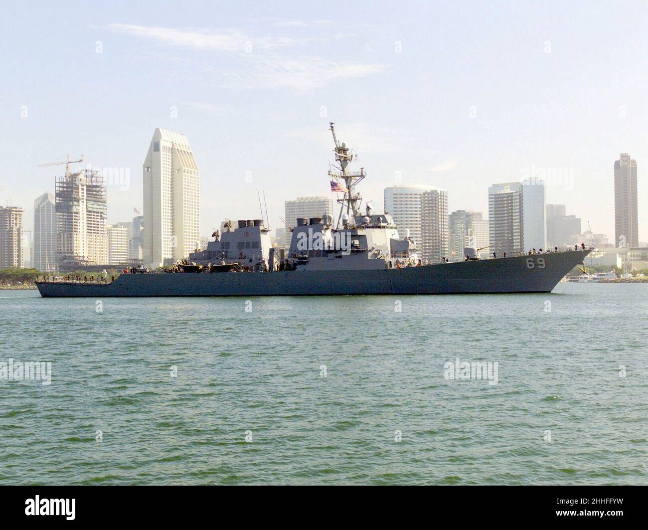 Starboard side view of USS Milius (DDG-69) arriving in San Diego ...