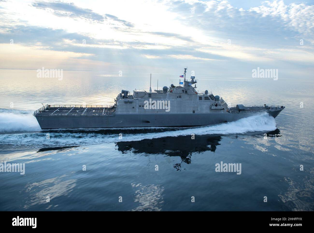 Starboard side view of USS Wichita (LCS-13) during acceptance trials US ...