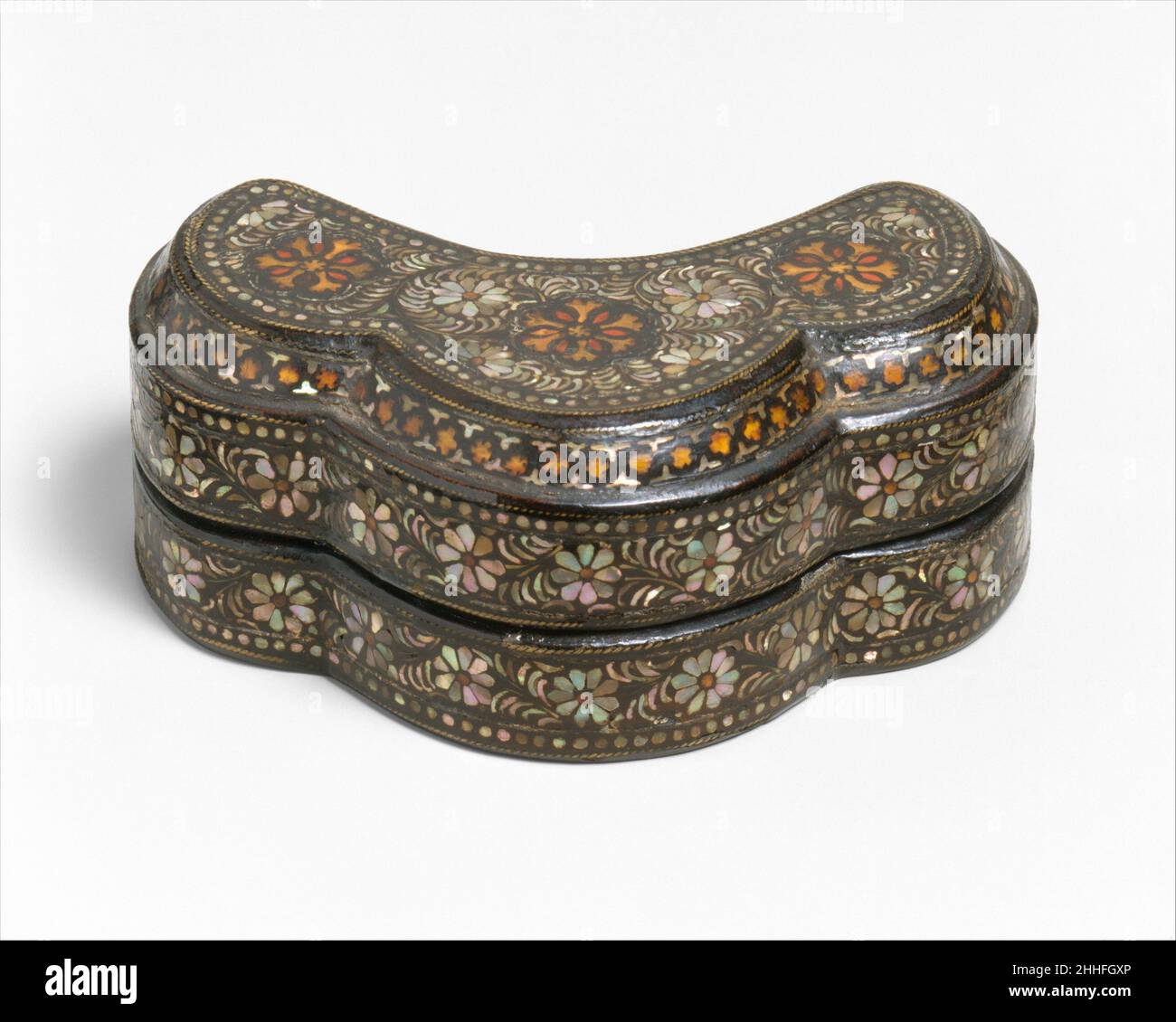 Trefoil-shaped covered box with decoration of chrysanthemums ca.12th ...