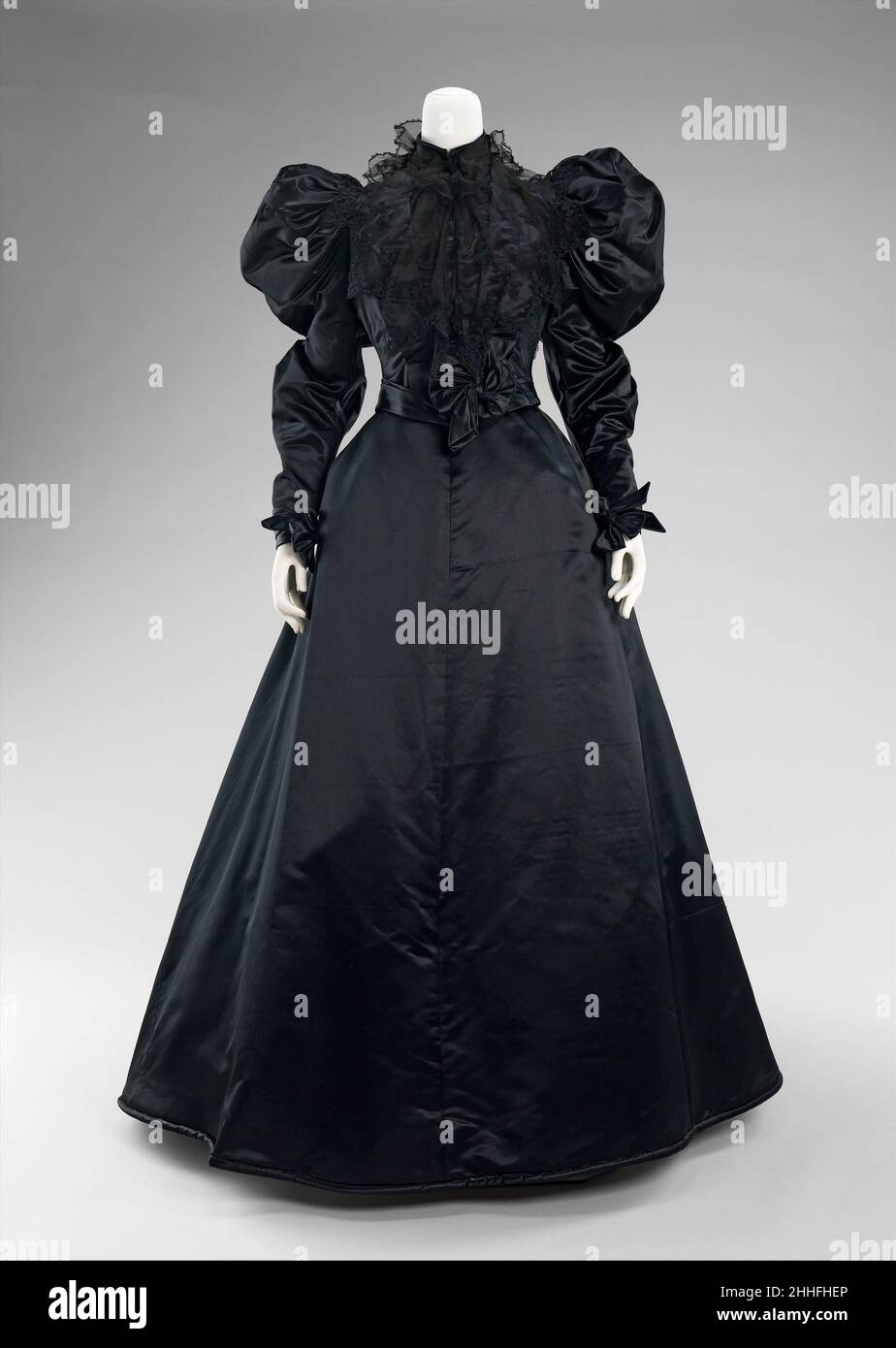 Dinner dress 1894–96 Mrs. Arnold American This is unusually simple in ...