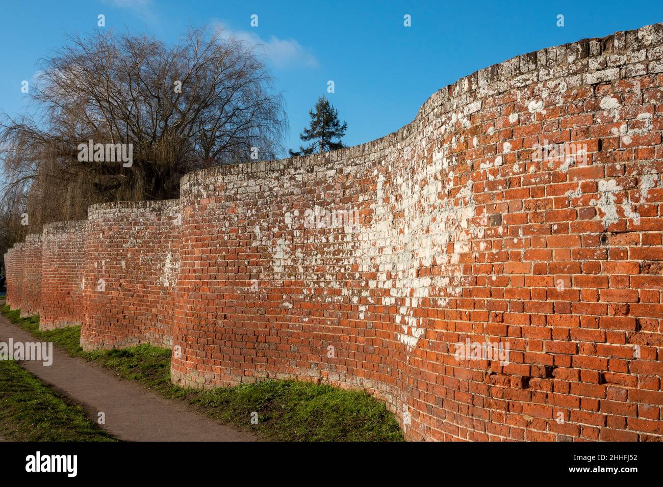 Crinkle crankle wall hi-res stock photography and images - Alamy