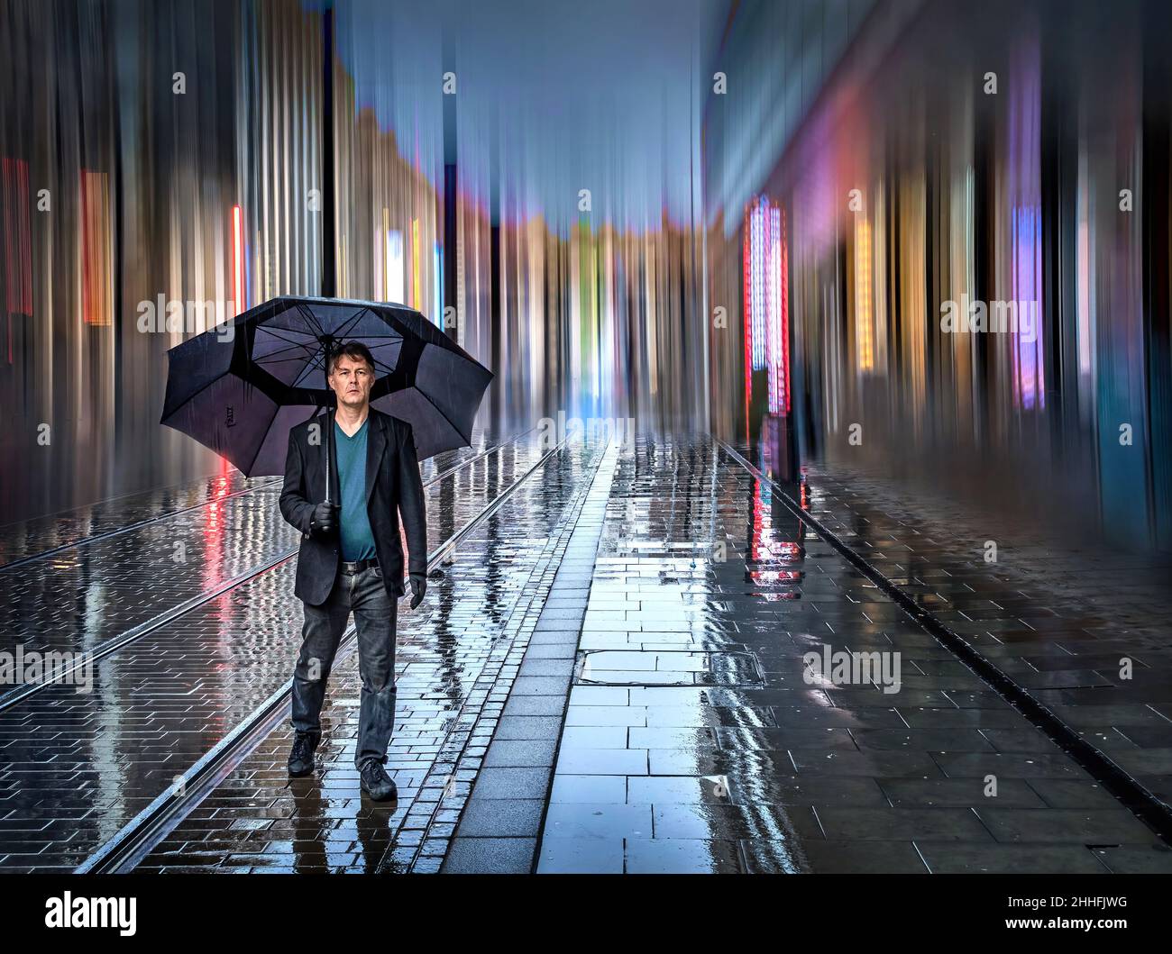 man walking in the rain with umbrella Stock Photo - Alamy