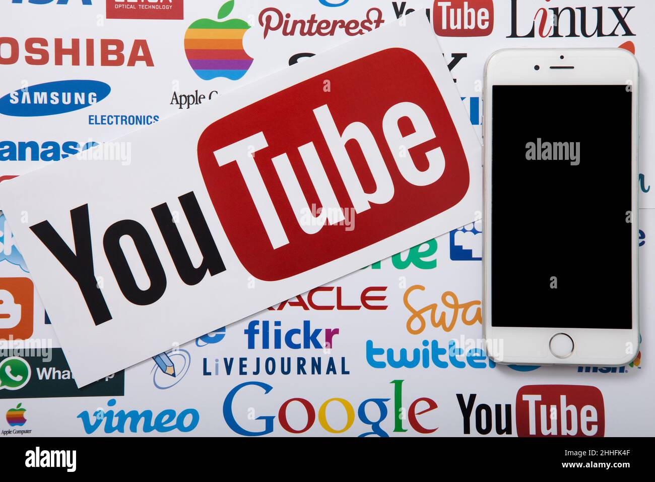 Youtube logo 2017 hi-res stock photography and images - Alamy