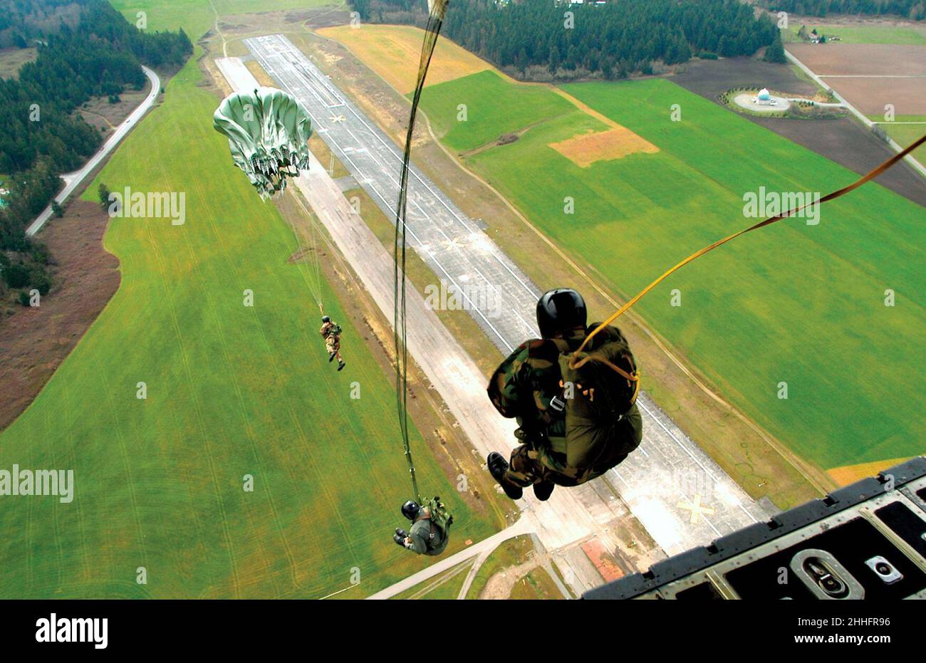 Static jump hi-res stock photography and images - Alamy