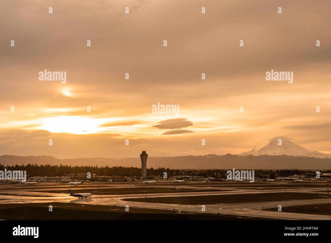 Seattle airport hi-res stock photography and images - Alamy