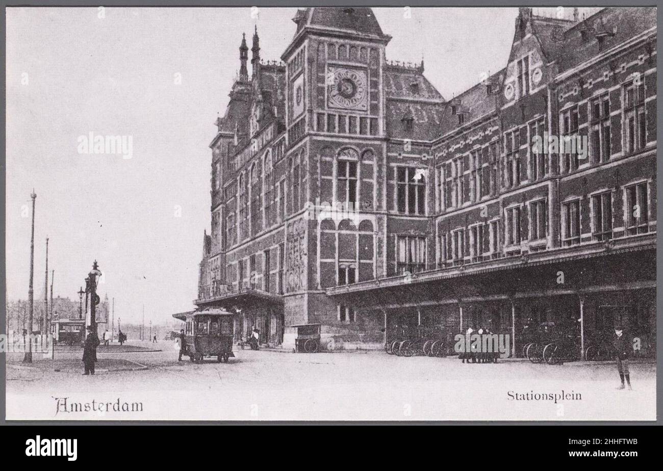 Stationsplein met paardentram (Centraal Station - Weesperzijde Stock ...