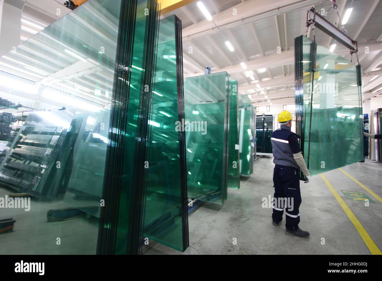 Glass manufacturing factory. Workers in the factory Stock Photo - Alamy