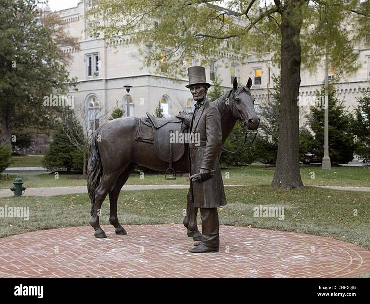 Statue of Lincoln and Old Bob Stock Photo - Alamy
