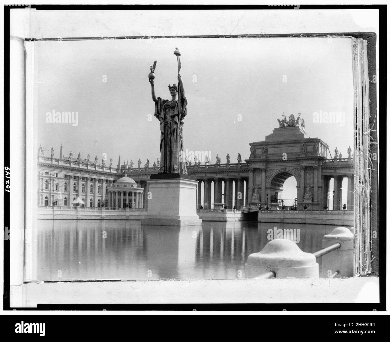 Statue of the Republic in basin at the World's Columbian Exposition ...