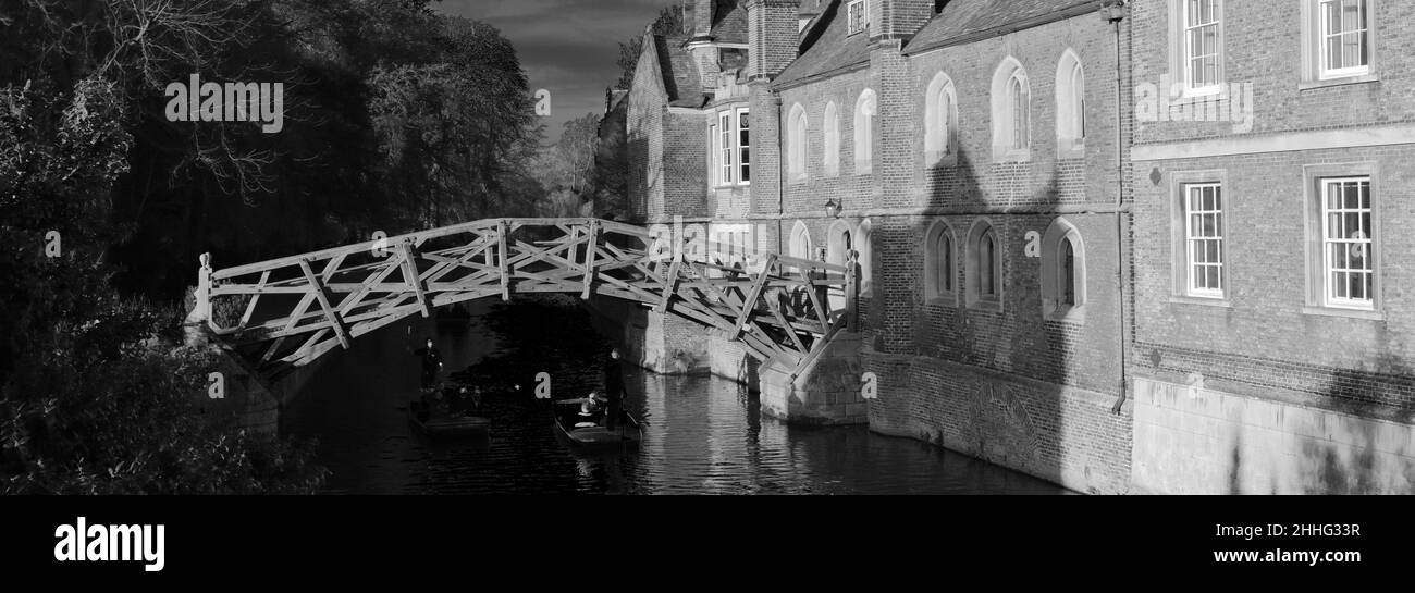 The Mathematical Bridge and Queen's College, river Cam, Cambridge City ...