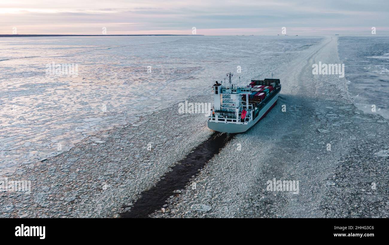 Ship in frozen sea hi-res stock photography and images - Alamy