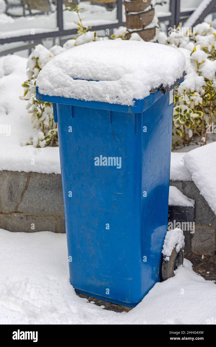 Blue wheelie bin hi-res stock photography and images - Alamy