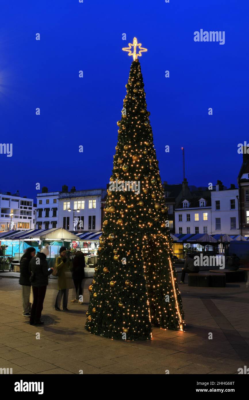 People shopping in cambridge market hi-res stock photography and images ...