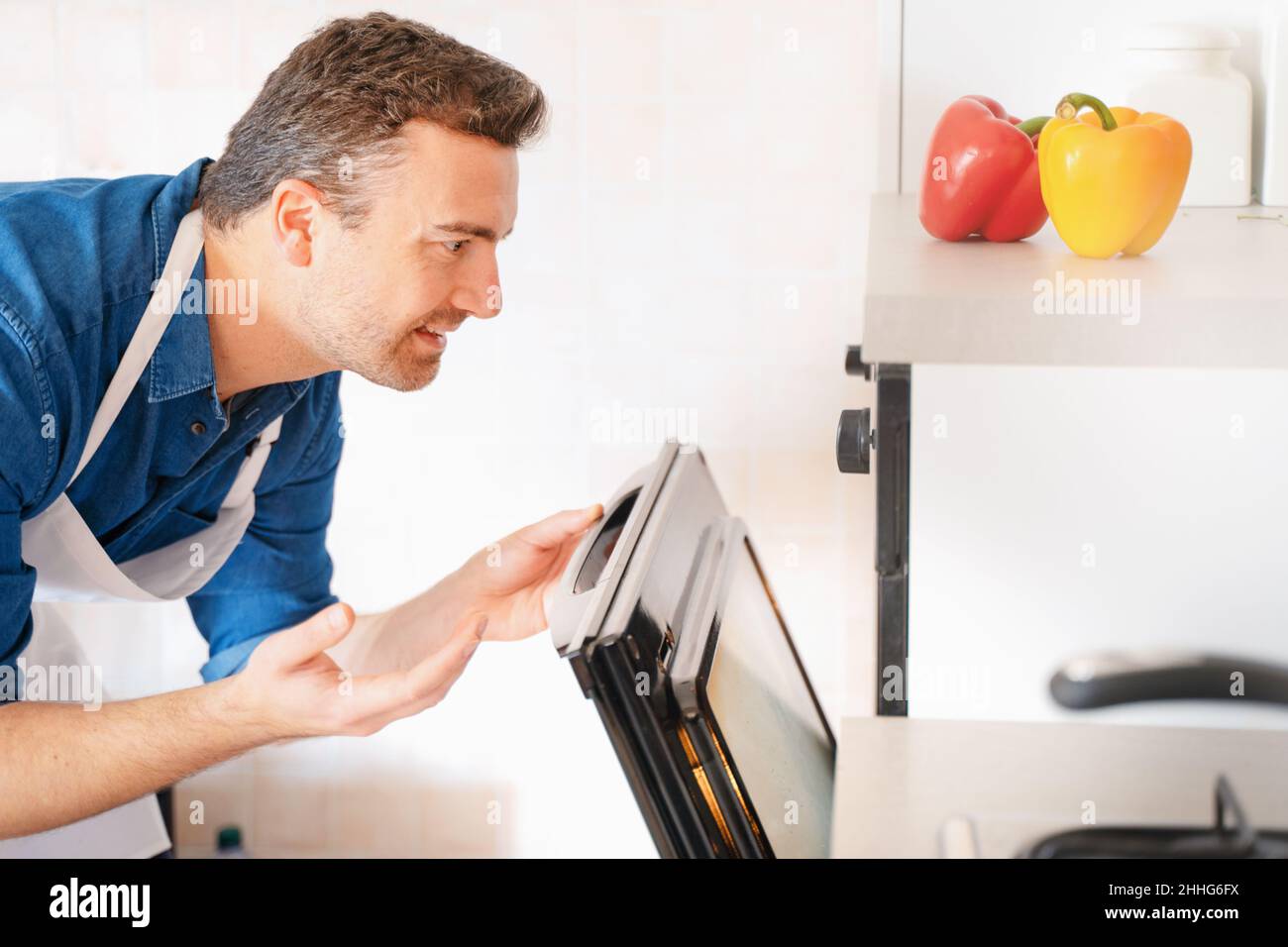 Oven stove hi-res stock photography and images - Alamy