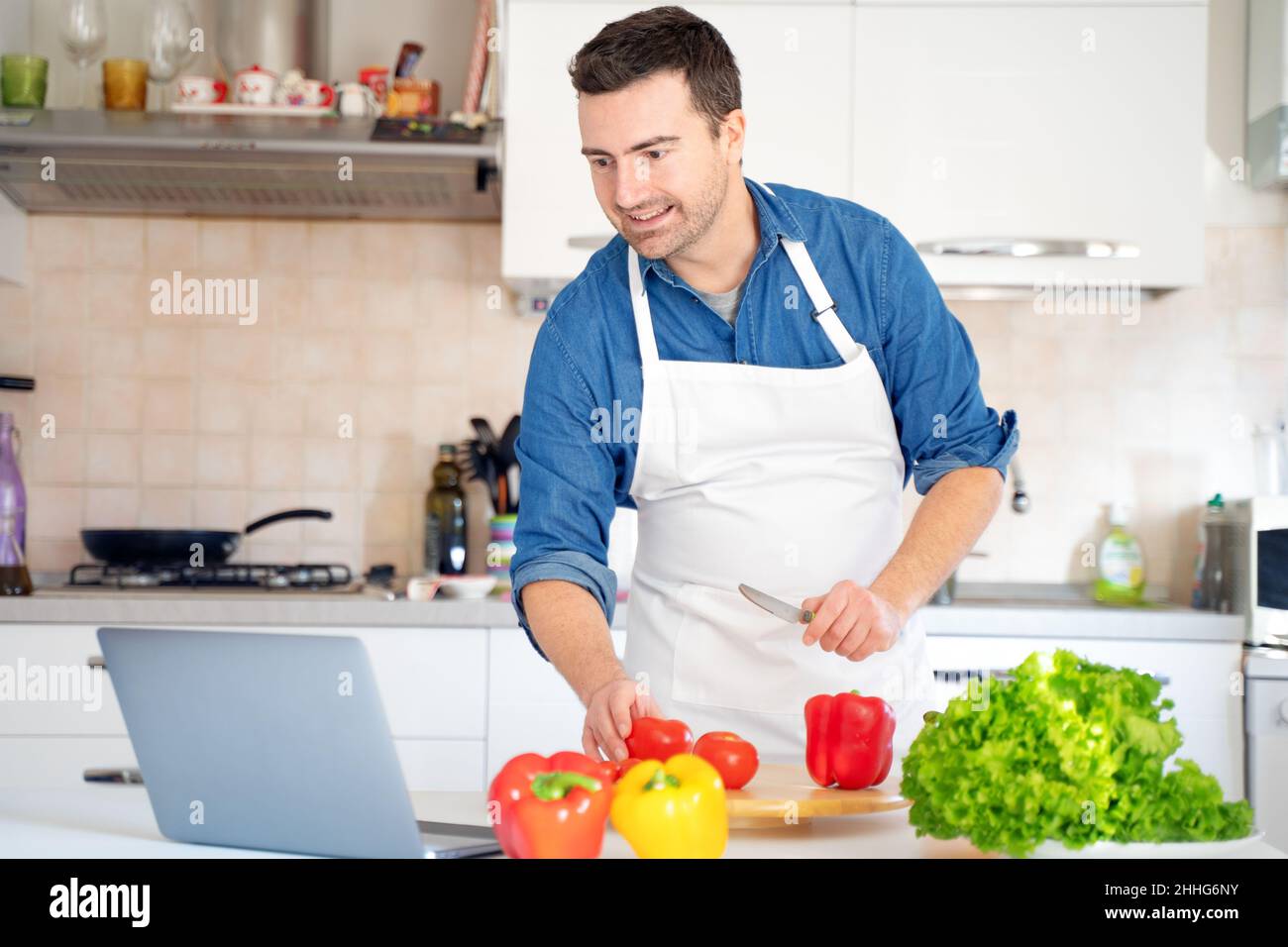 Online cooking lesson hi-res stock photography and images - Alamy