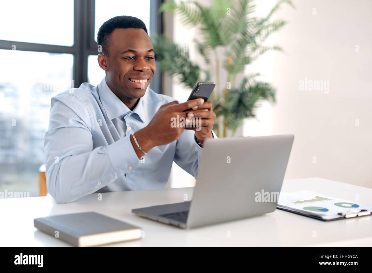 Smart agent hi-res stock photography and images - Alamy