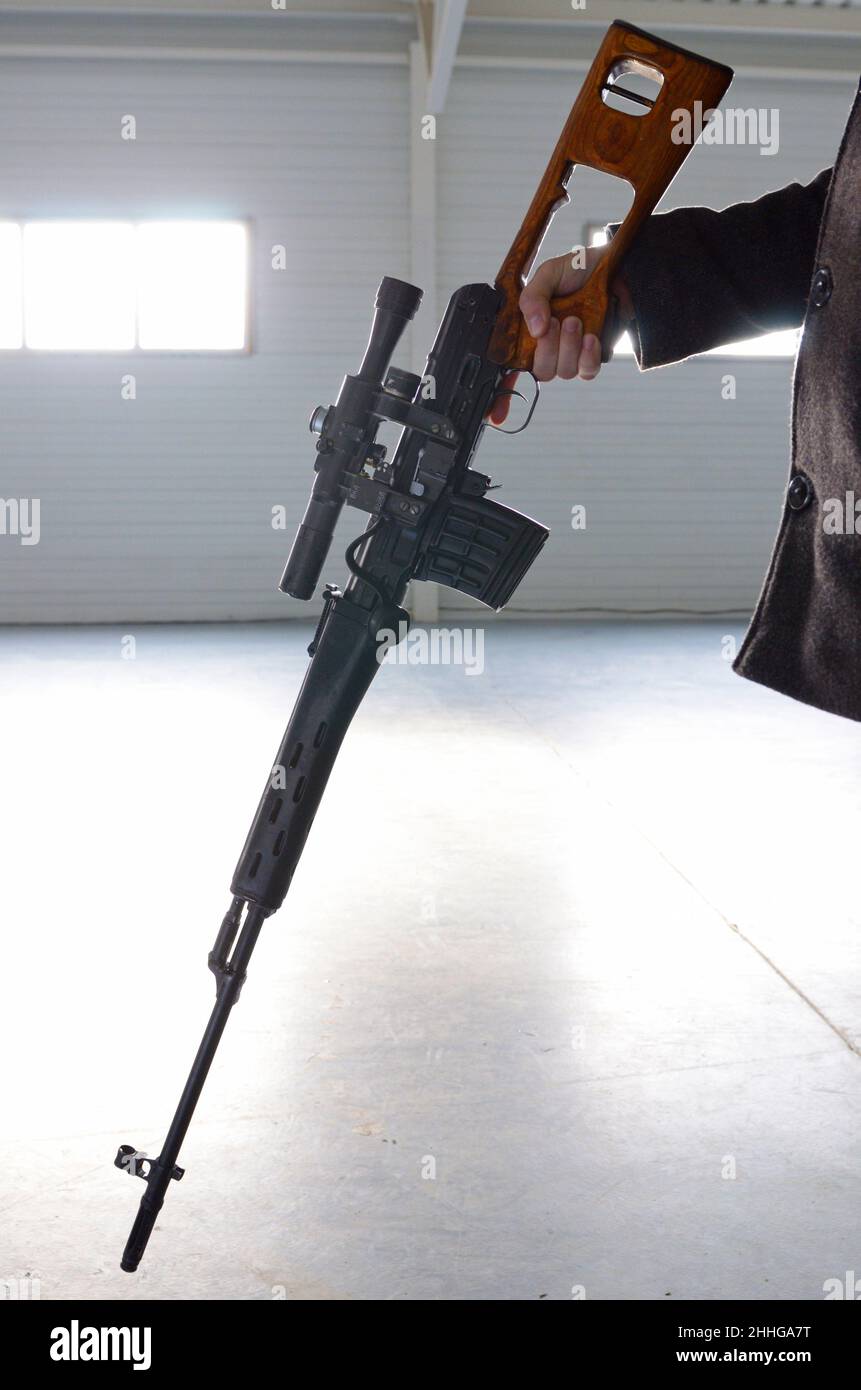 Man hand holding a sniper rifle Stock Photo - Alamy