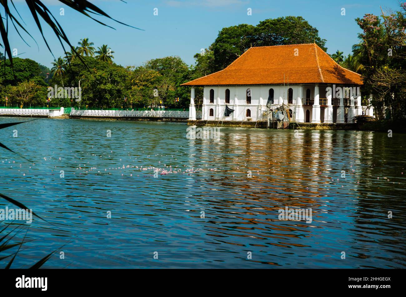 Kandy mask hi-res stock photography and images - Alamy