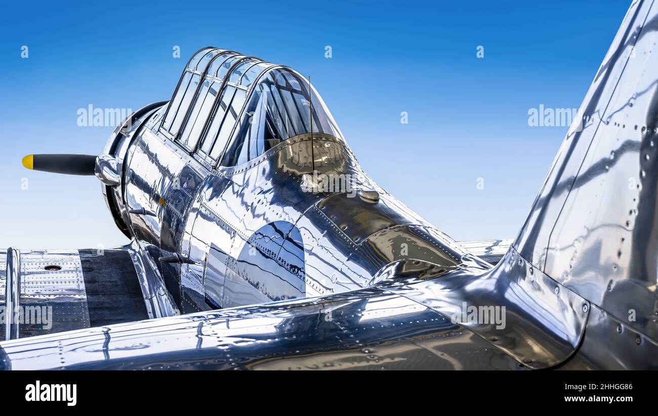 Old aircraft cockpit hi-res stock photography and images - Alamy