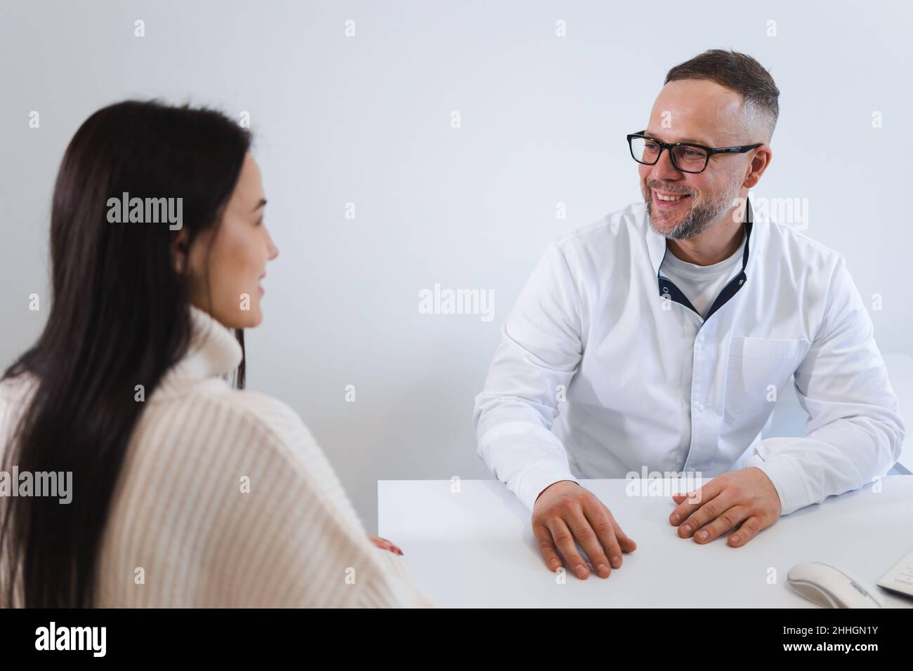 Positive male patient talking hi-res stock photography and images - Alamy