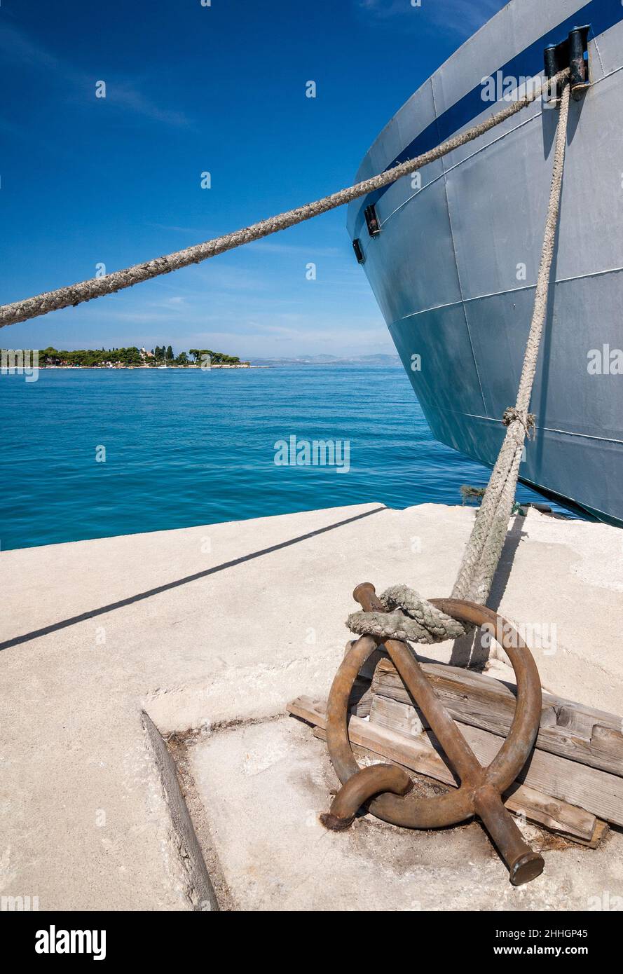 Wet anchored hi-res stock photography and images - Alamy
