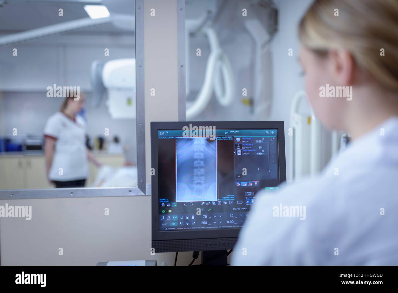 Radiologist uk hi-res stock photography and images - Alamy
