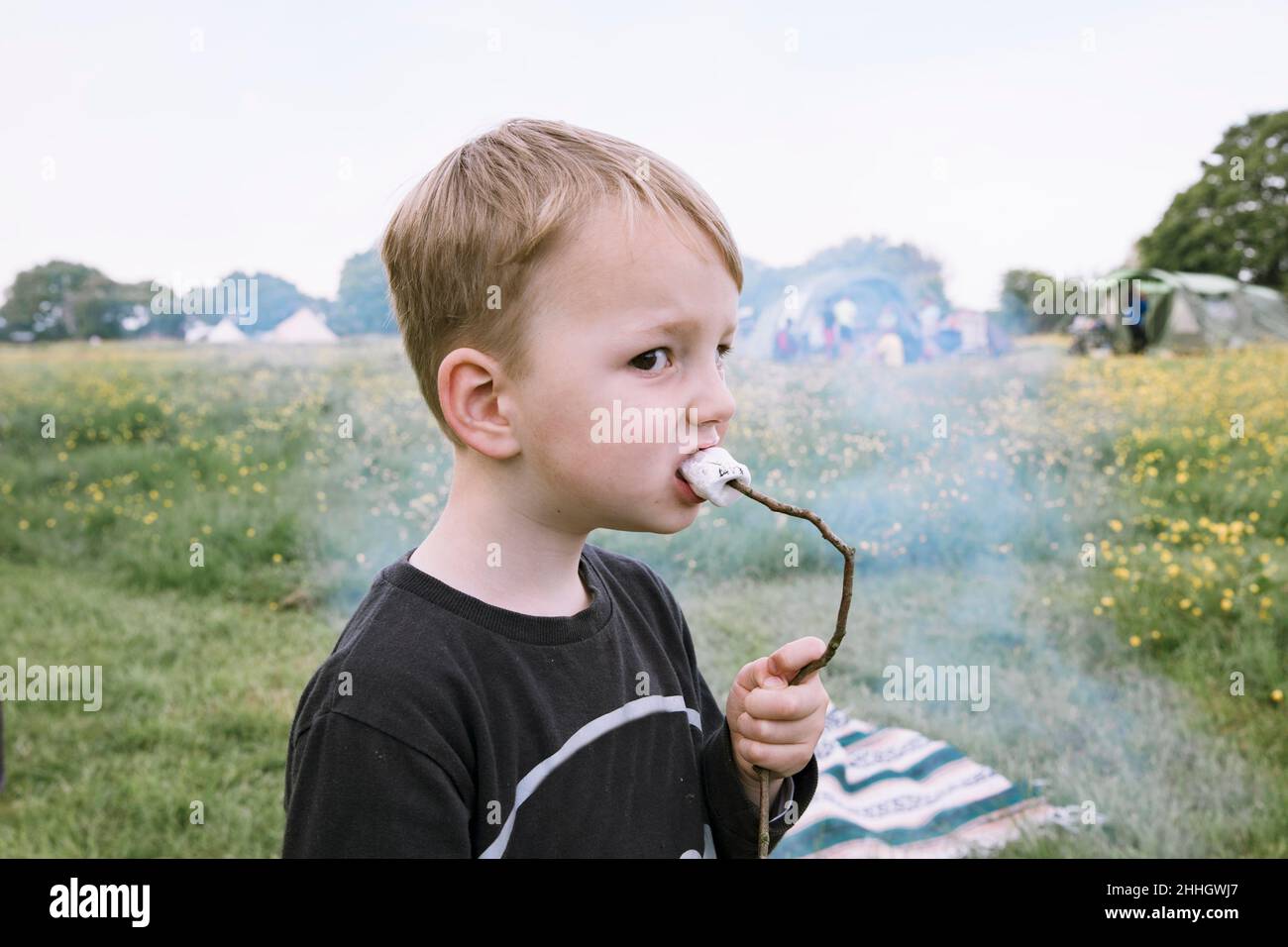 Marshmallow person hi-res stock photography and images - Alamy