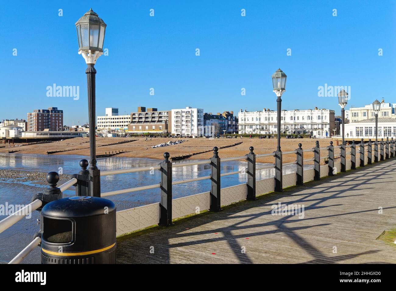 Worthing seafront england hi-res stock photography and images - Alamy