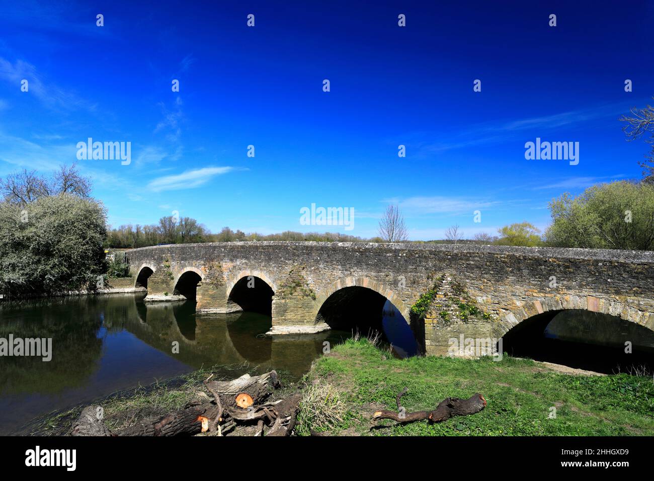 Bridge over the river Great Ouse, Felmersham village, Bedfordshire ...