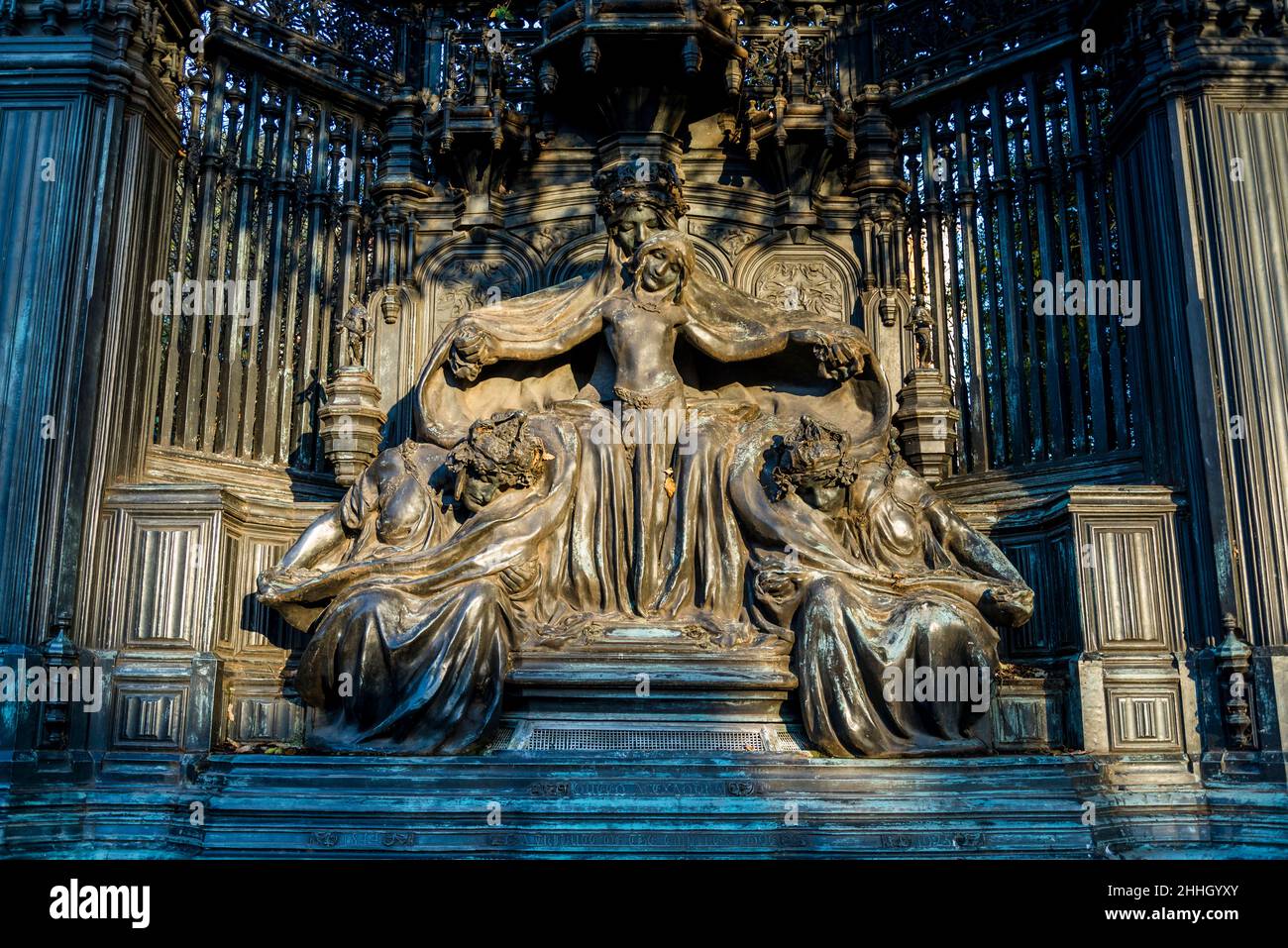 Queen Alexandra Memorial on Marlborough Road, by the sculptor Sir ...