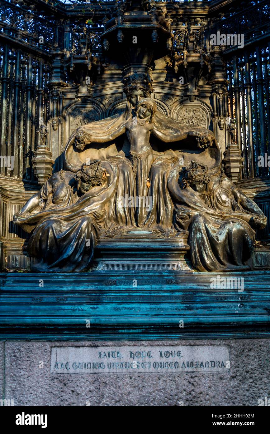 Queen Alexandra Memorial on Marlborough Road, by the sculptor Sir ...