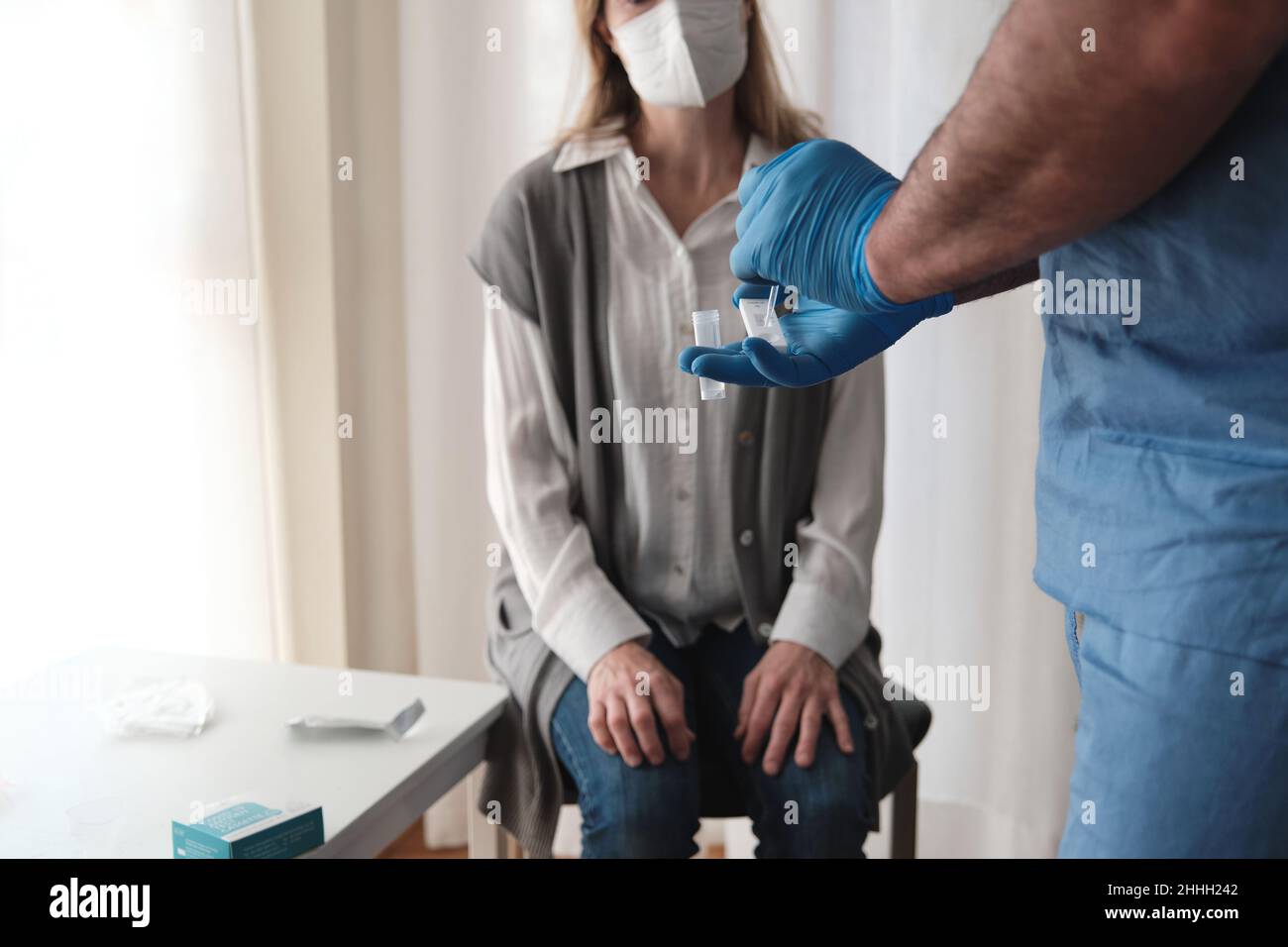 Doctor making test kit hi-res stock photography and images - Alamy