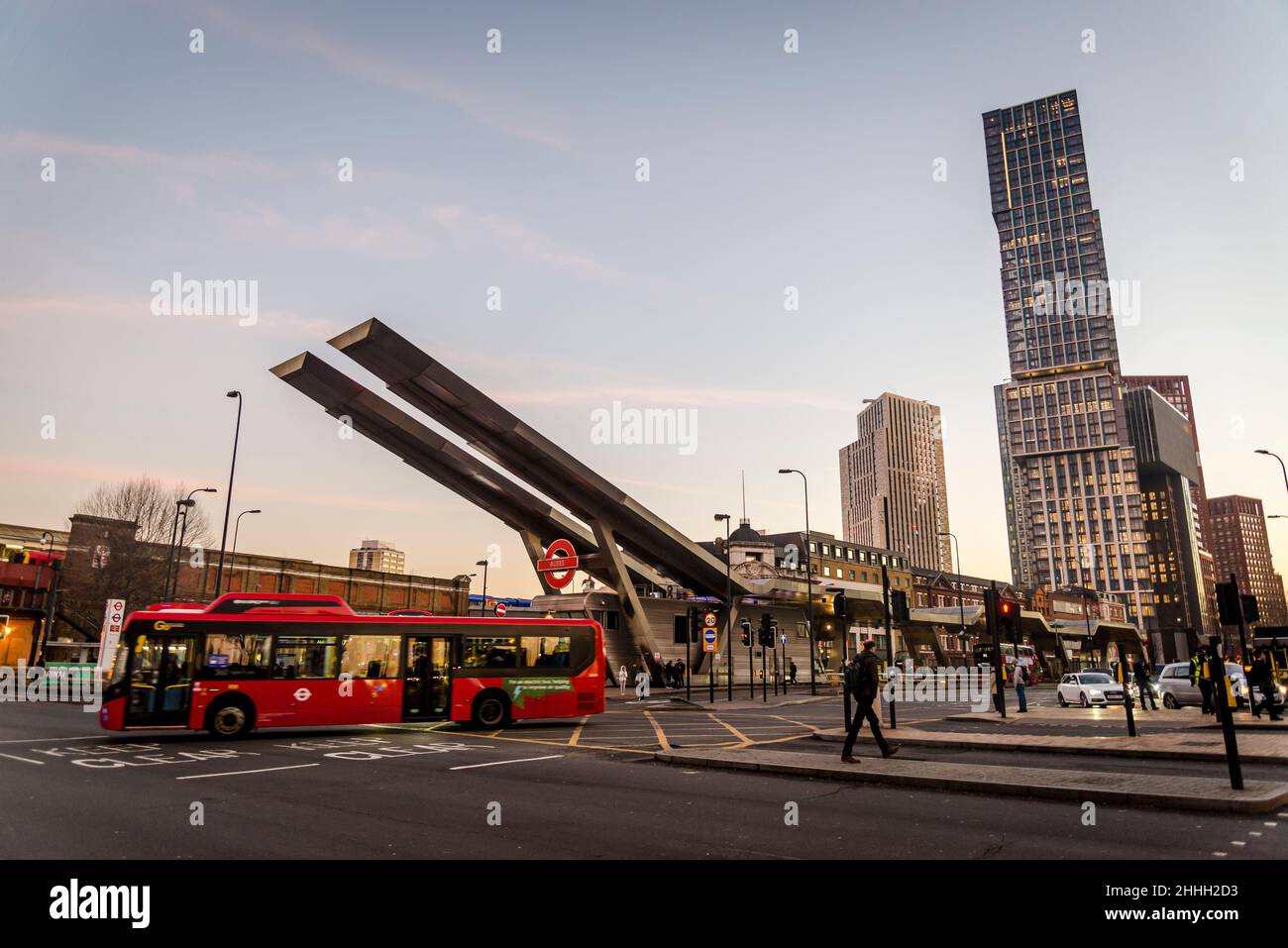 Vauxhall bus station and Underground Station situated on Bondway at ...