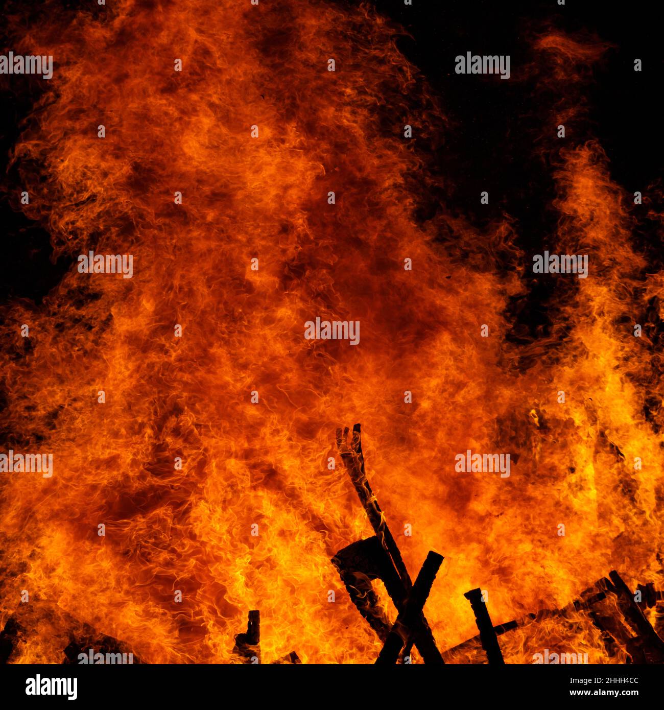 Big fire on the dark background. Huge bonfire at night Stock Photo - Alamy