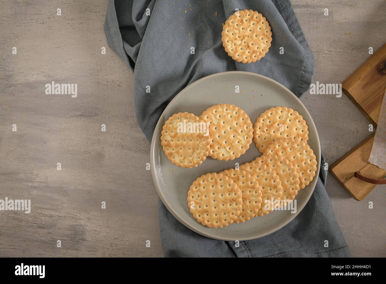 Crackers on a kitchen counter Stock Photo - Alamy