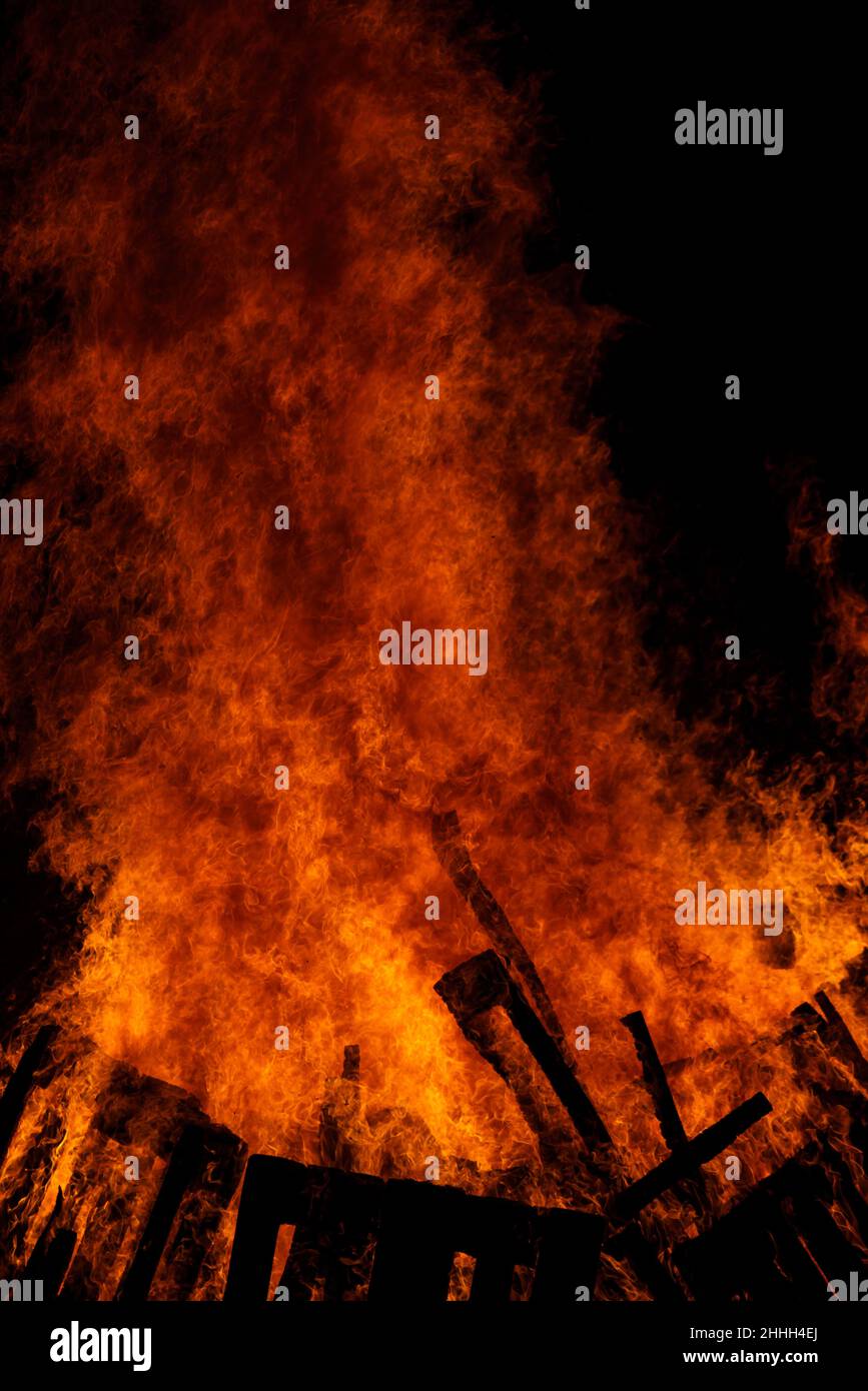 Big fire on the dark background. Huge bonfire at night Stock Photo - Alamy