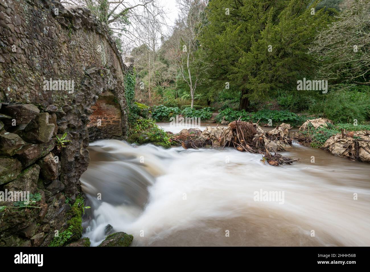 Long exposure of the river Avill flowing under Lovers bridge in the ...