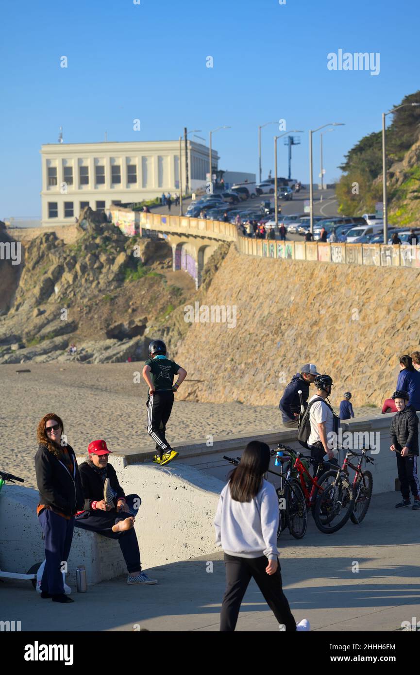 Ocean Beach and Seal Rocks with the iconic Cliff House on a winter ...